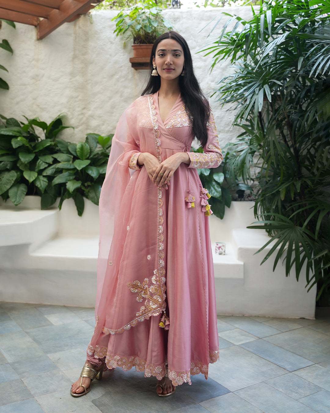 MEDHA SHANKAR IN QUARTZ PINK ANGRAKHA SET – Madzin : Luxury Womenswear